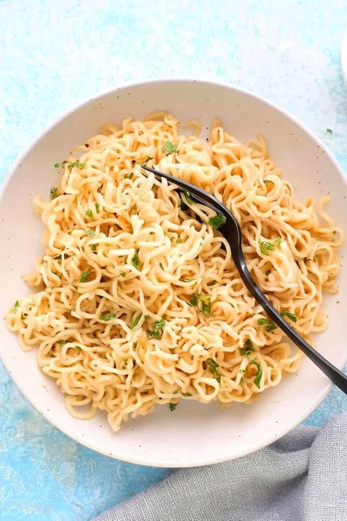 Garlic Butter Ramen Noodles – Quick 5 Ingredient Recipe