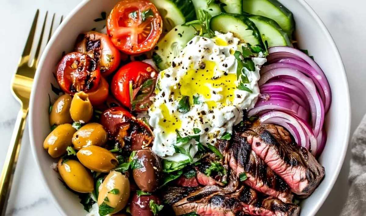 Mediterranean Steak Bowl with Tzatziki & Grilled Steak – 30 Min