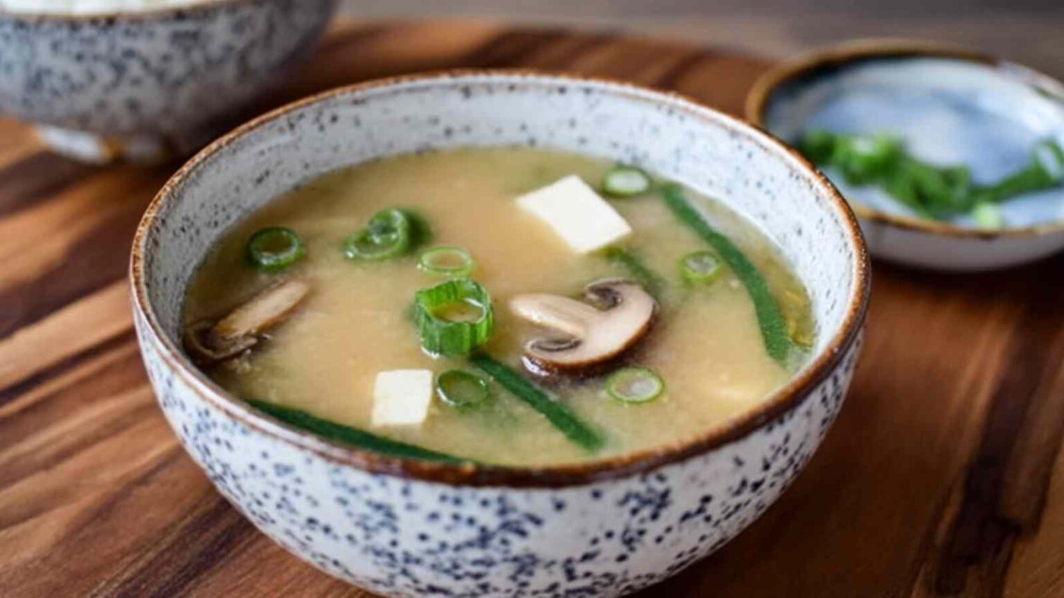 Simple Miso Soup Recipe: Authentic Japanese Restaurant Style in 15 Minutes