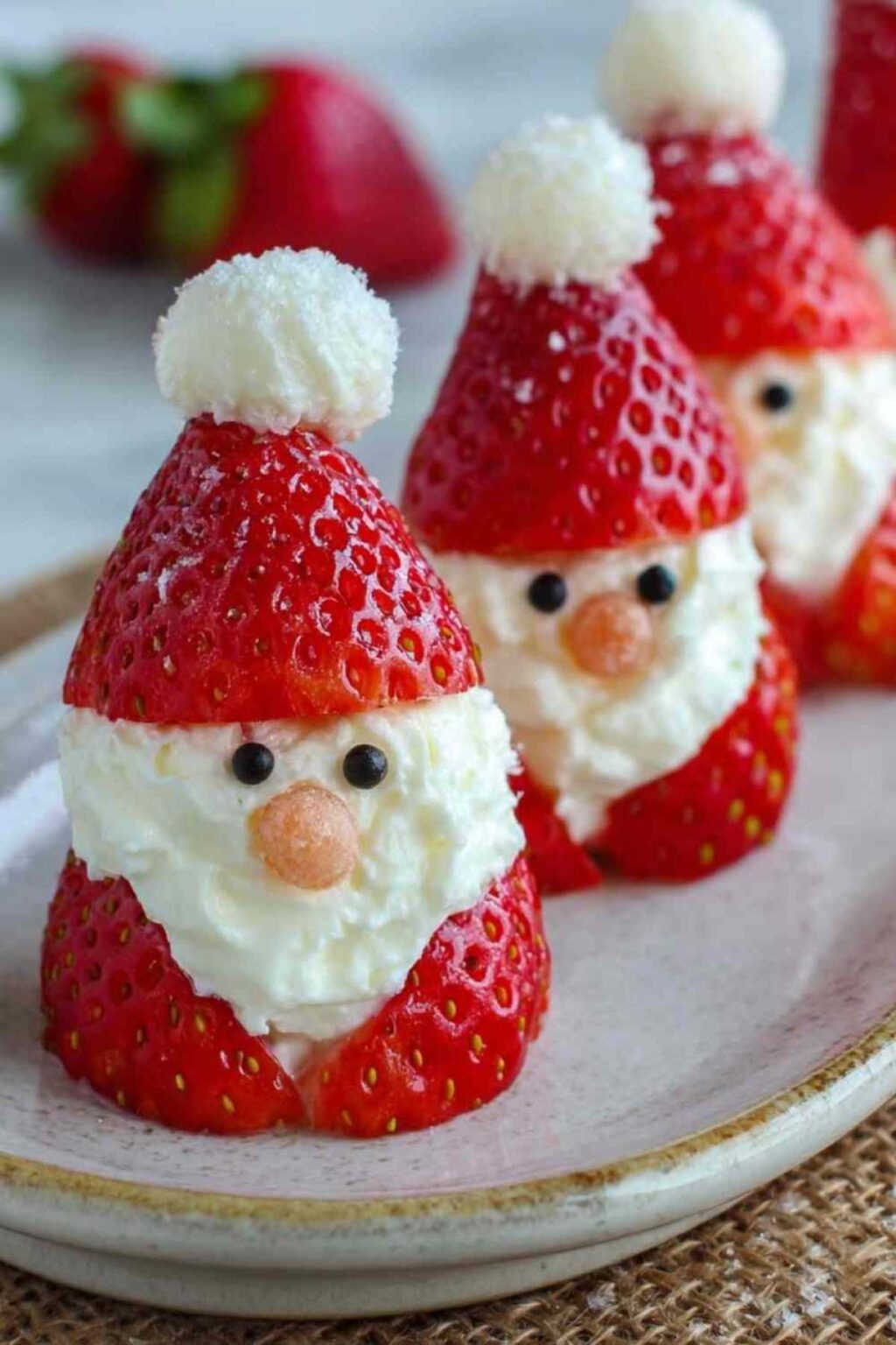 Strawberry Santas Recipe: Adorable 4-Ingredient Christmas Treats (15 ...