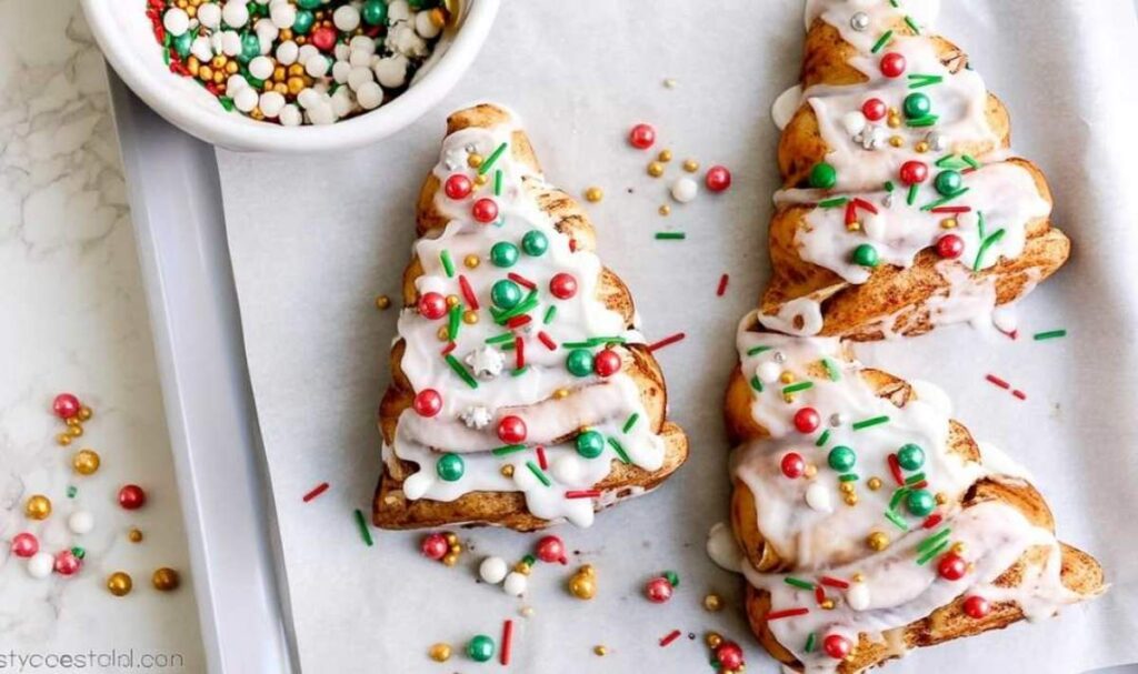 Christmas Tree Cinnamon Rolls – Easy Festive Fun
