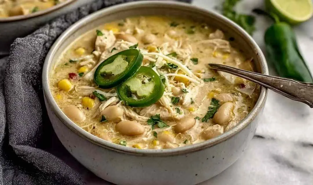 Crockpot White Chicken Chili (Creamy & Easy Recipe)